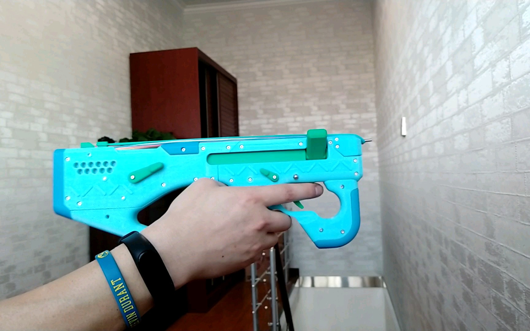 [皮筋枪]P90衍生版皮筋枪,回弹很带感!