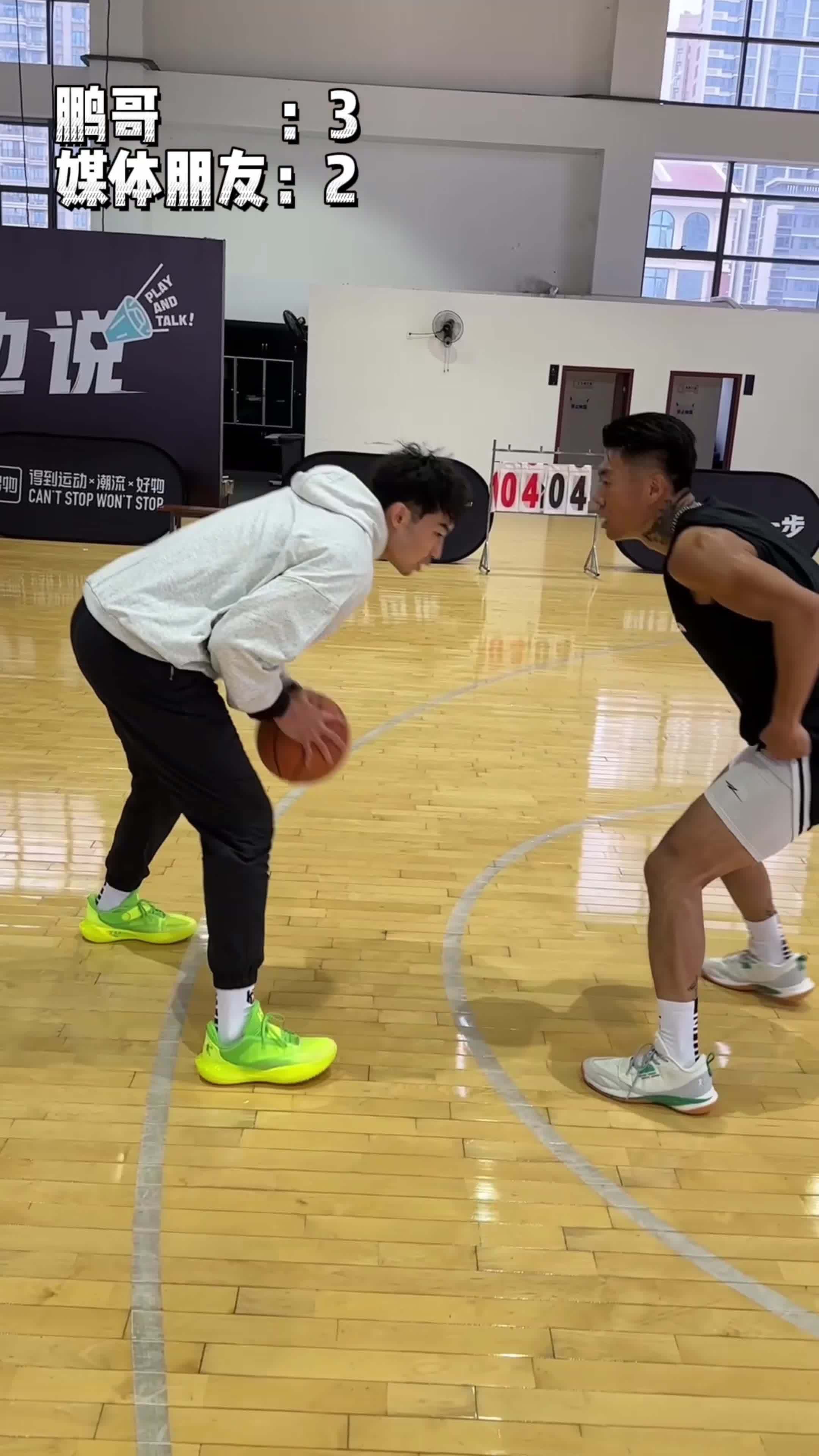 ...的篮球测评人,我们有共同的话题#边打边说 PS:之前视频存在卡顿,...