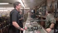 美国警察打不过赶紧去枪店购买重武器