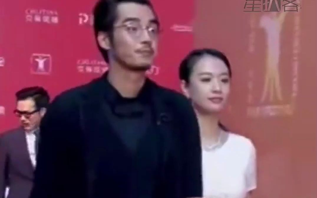 金世佳单车赴红毯 他站在光里,清醒又独立!强烈安利金世佳!