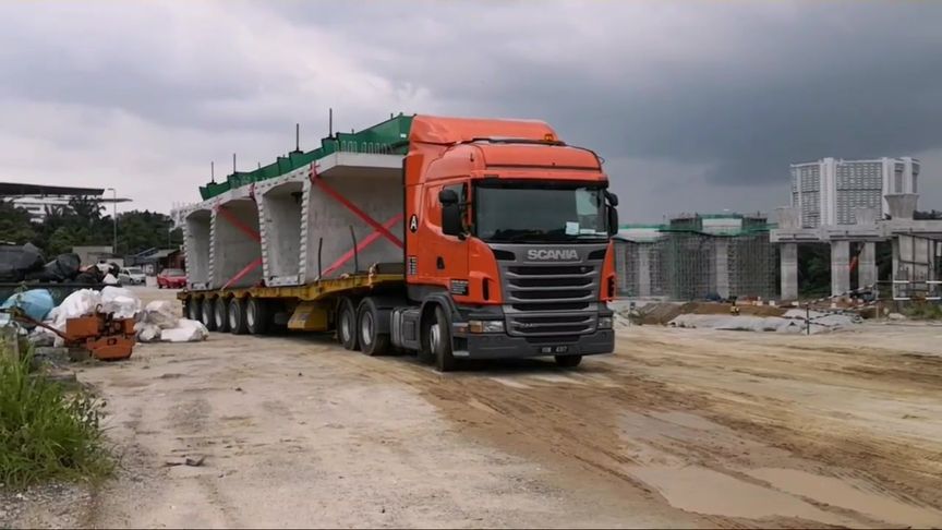 桥梁框架运输现场,斯堪尼亚G460,R440,124L和DEMAG C300大卡车