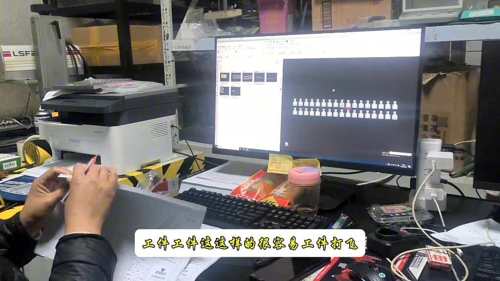媳妇学UG编程,这么小的零件一次排版拍这么多,会不会打飞?
