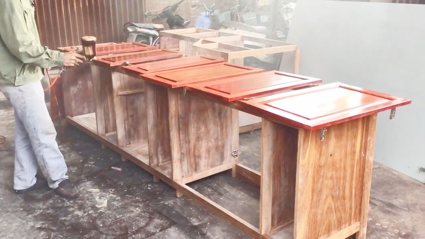 惊人的木工技巧-如何建造厨房橱柜非常令人印象深刻