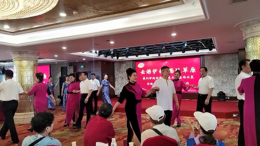 演出现场模特走秀