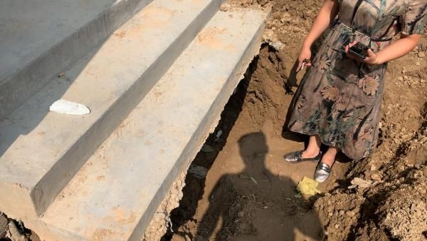 济南一别墅楼盘出现地面下陷,住建部门称没有及时打夯