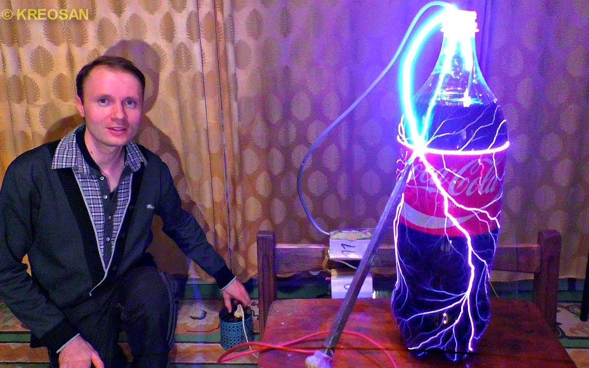 用100万伏特的电压接通可乐会发生什么?这是要渡劫?最后喝一口更是...