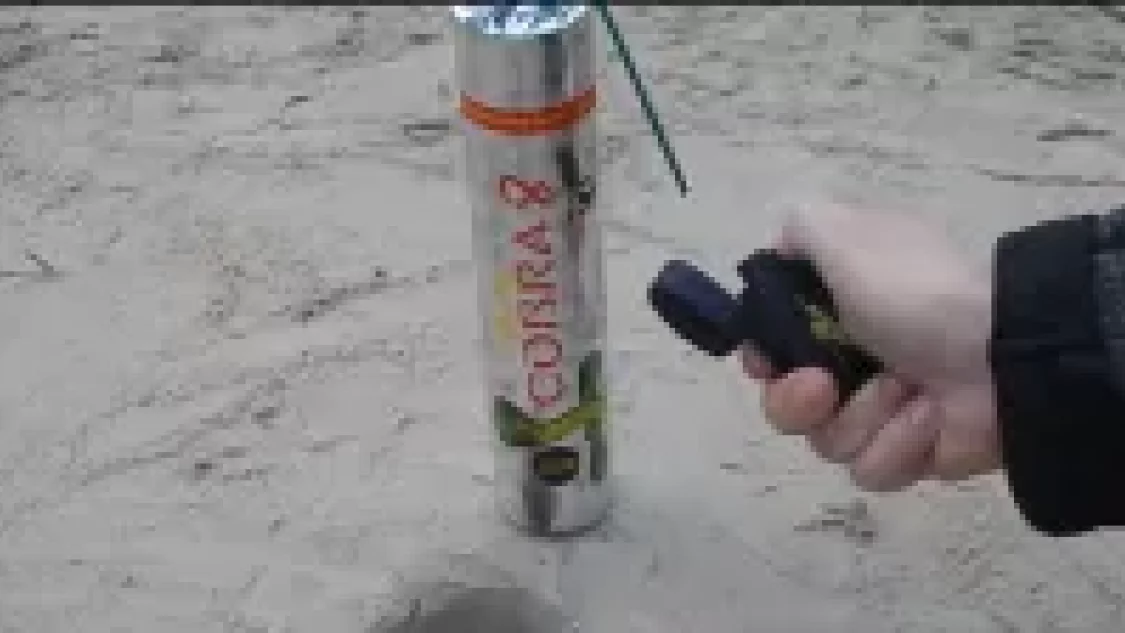 巨型鞭炮爆炸，场面很刺激