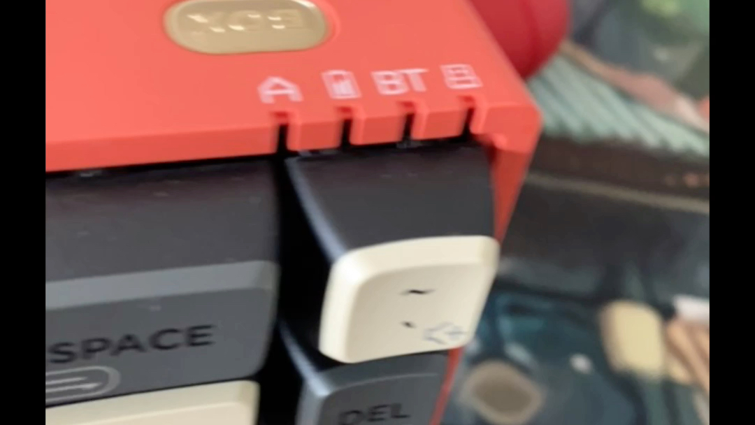 ...键盘不到一个月翻车,刚买来的时候插上无线usb想试试发现没反应,...