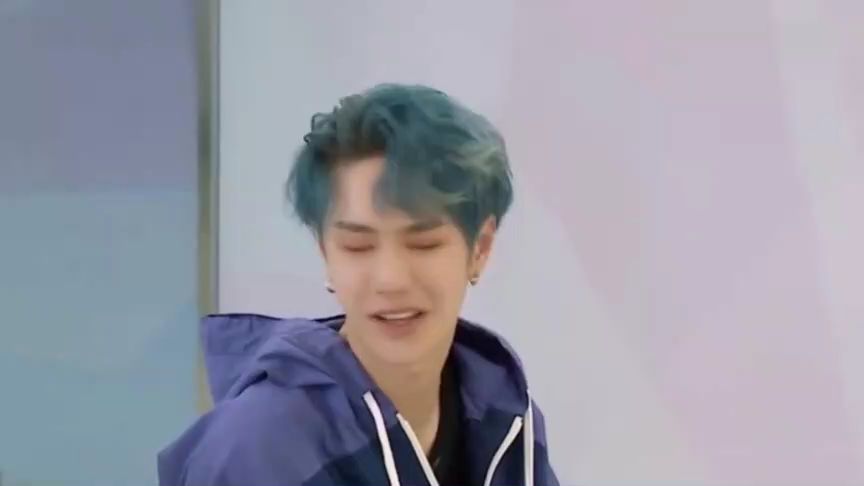 超暖心!王一博微博发文:等待武汉救援回家,我请你们去天天向上