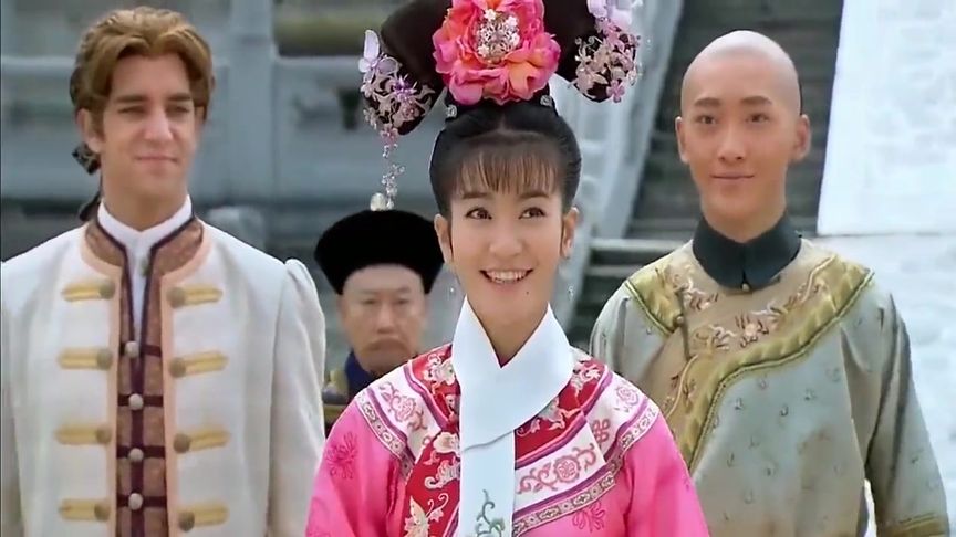 还珠格格:小燕子和紫薇风光回宫,后宫娘娘组成庞大的迎接团
