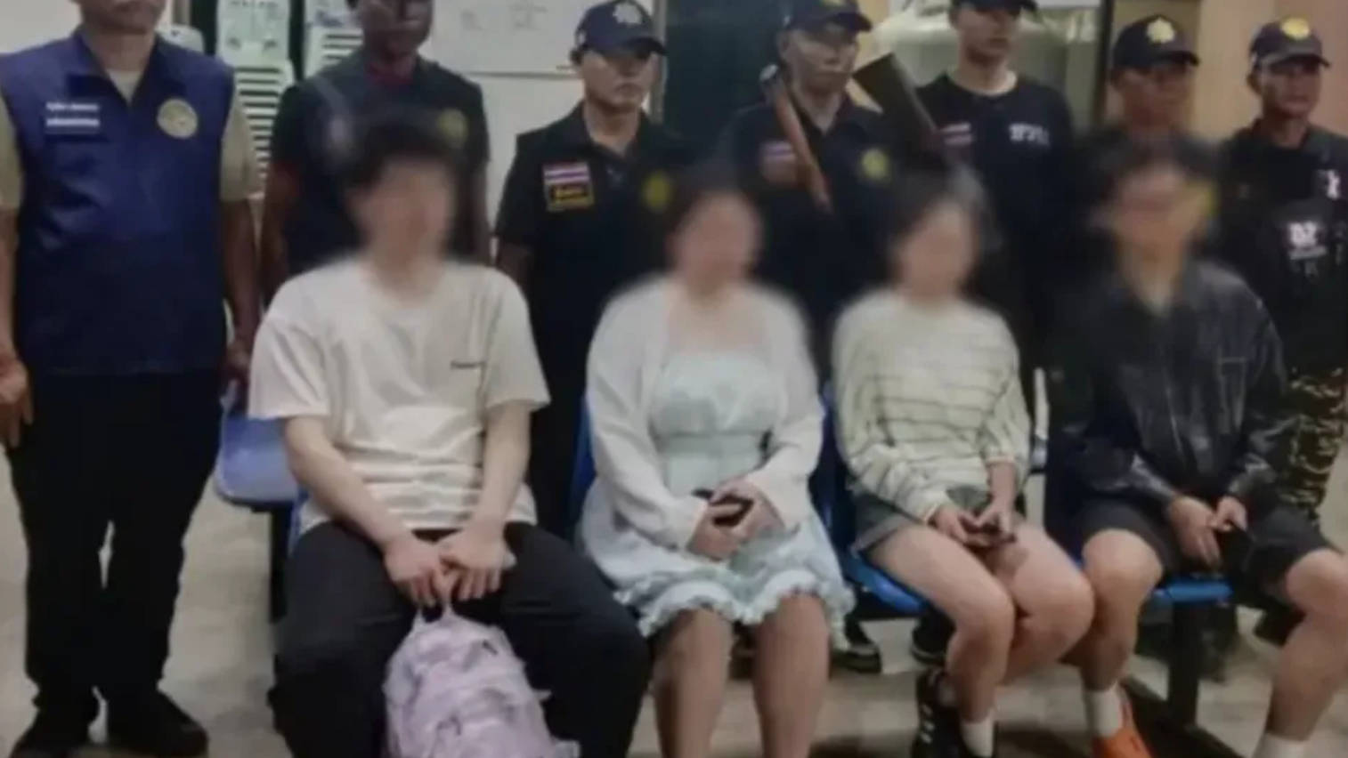 中国男子在边境跳车后锁喉司机,惊险放出3名同伴,"差点被集体卖到缅甸"