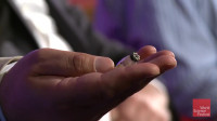 这一技术的应用,将使我们能够与其他人一起进行虚拟现实的体验