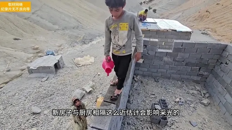 第349集,第二段,孩子们要拉着爸爸去找肯尼,结果先去找伯伯了