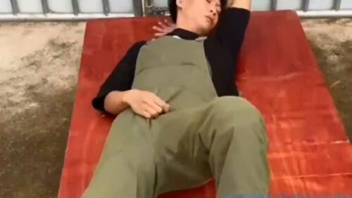 农村大哥的硬核发明,抗震防砸辅助床,设计相当的完美