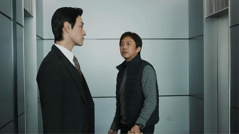 员工上班摸鱼打游戏,领导还帮忙打掩护