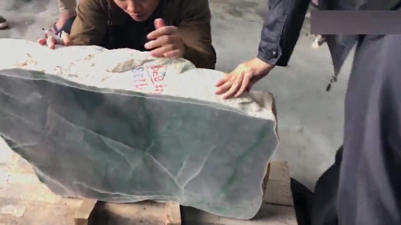 为何赌石圈都讲十大九不输?这是真的吗?