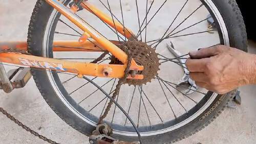 自行车掉链子太烦人?一招改装传动系统,从此骑行无忧!