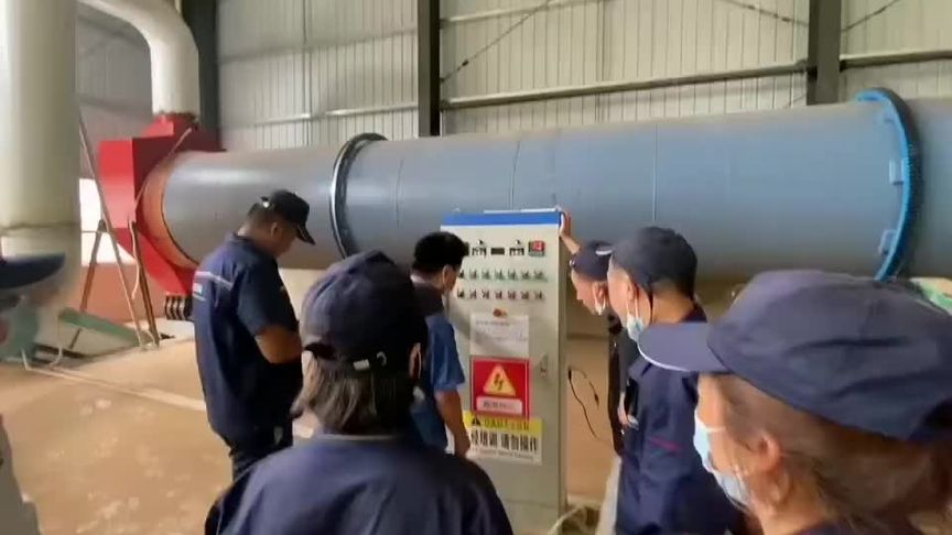 技术人员手把手教客户设备怎么使用
