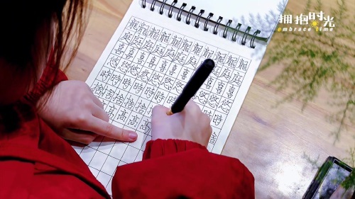 二年级孩子的硬笔书法展示