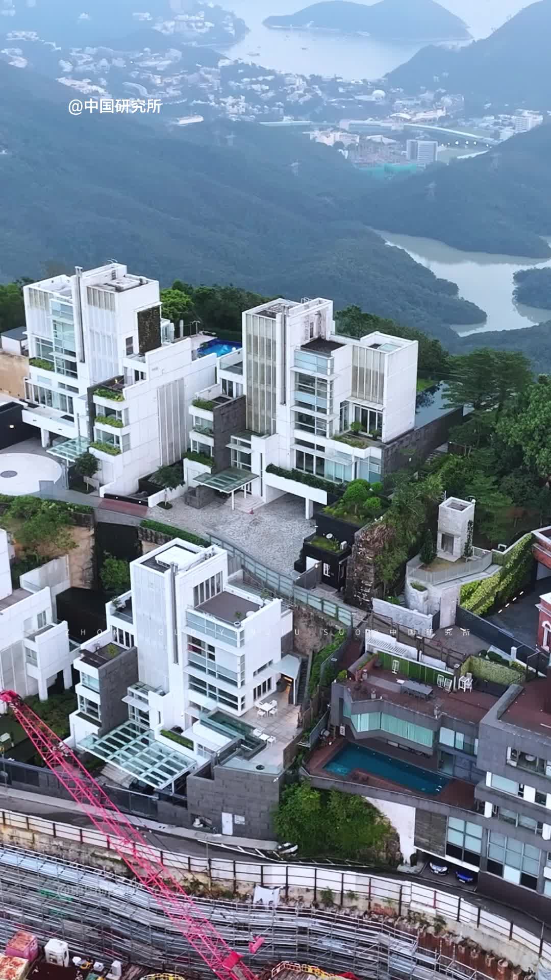 这就是香港巨星周星驰的超级豪宅,它位于香港太平山最高处 #周星驰...