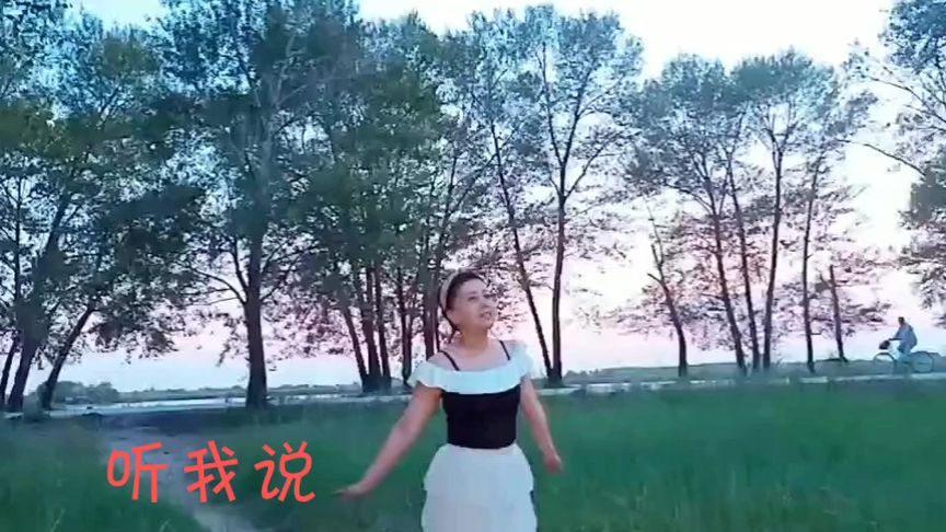 第一次学会了在屏幕上滚动打字,感谢菲儿美女!很喜欢的一首歌