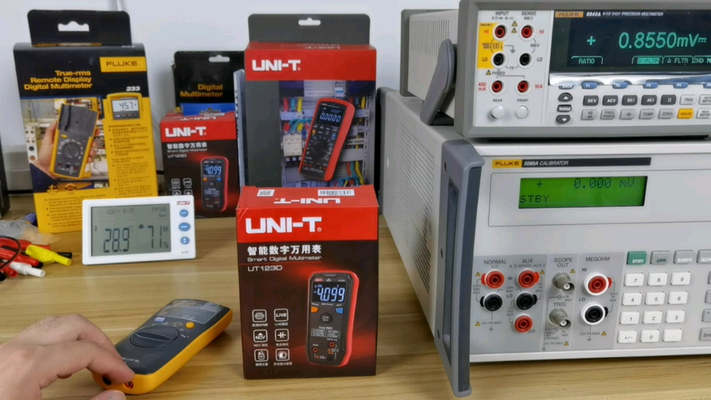 FLUKE福禄克101优利德UT123D万用表对比检测