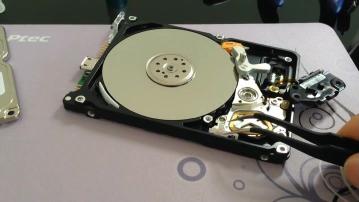 西部数据2.5寸 750GB移动硬盘更换磁头