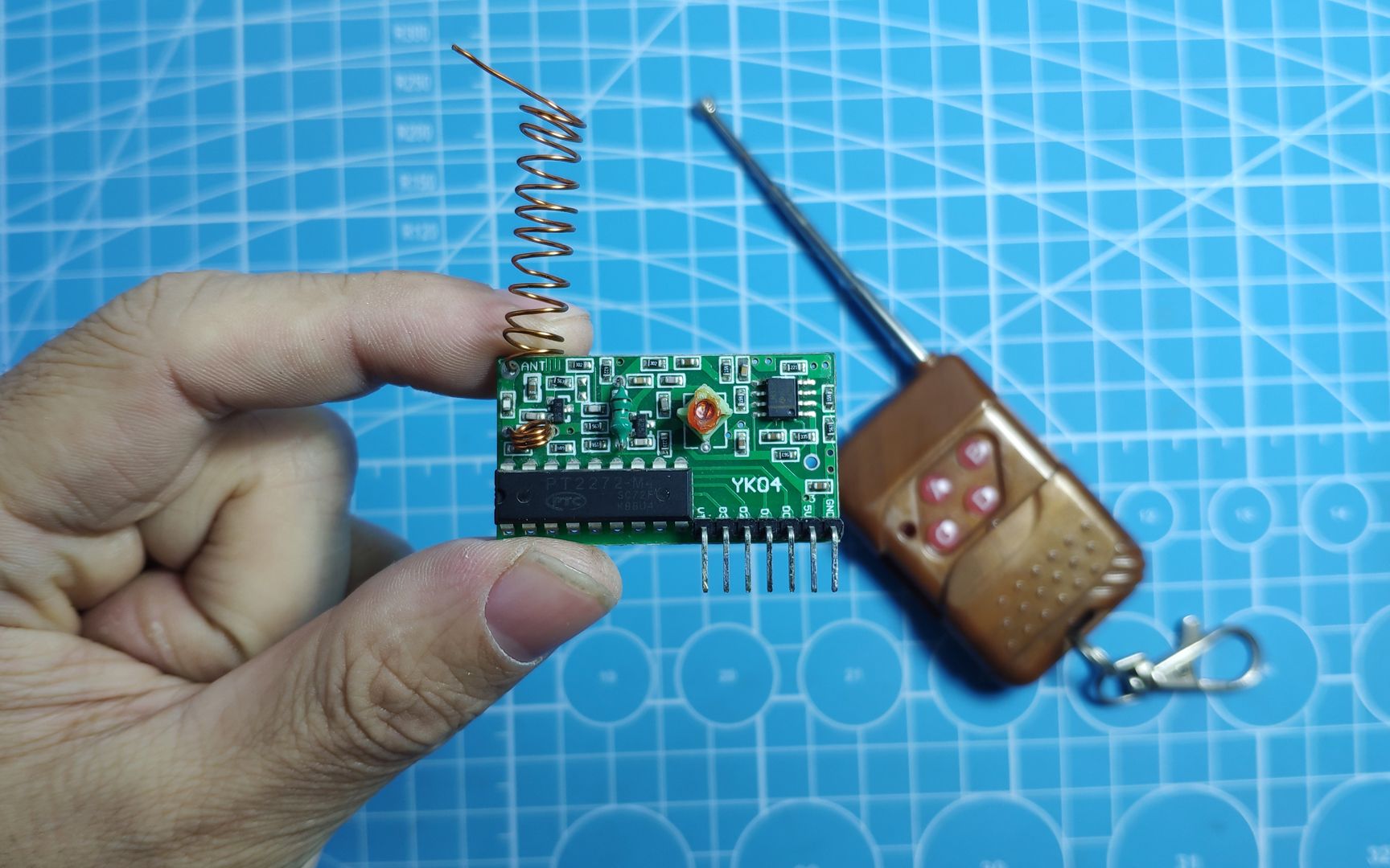 使用无线模块,通过遥控器,控制esp8266点亮灯