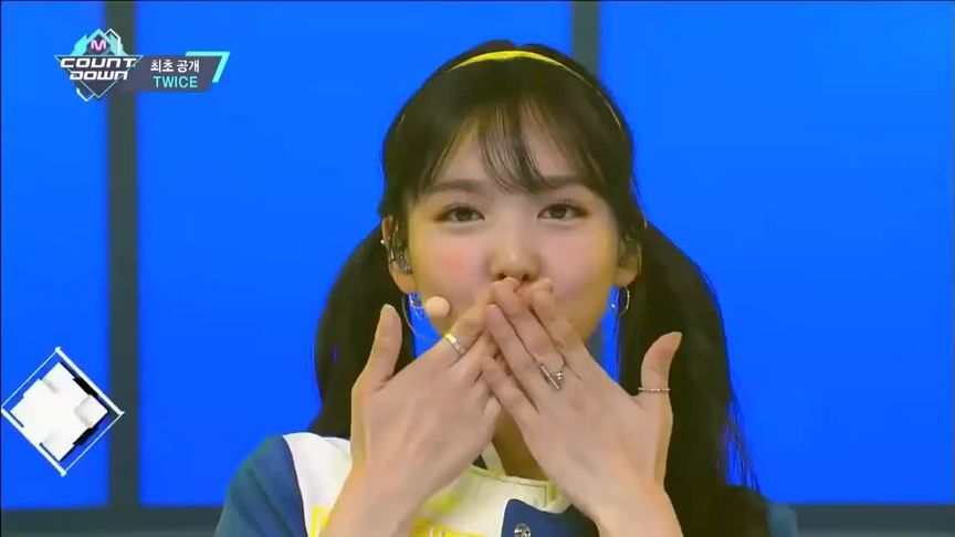 一首适合啦啦队表演的歌曲,TWICE这支舞蹈充满活力,表现力满分
