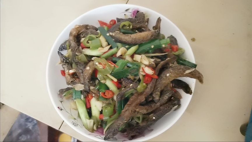 湖南家常菜干泥鳅的做法,大人小孩都喜欢吃,简直就是米饭杀手