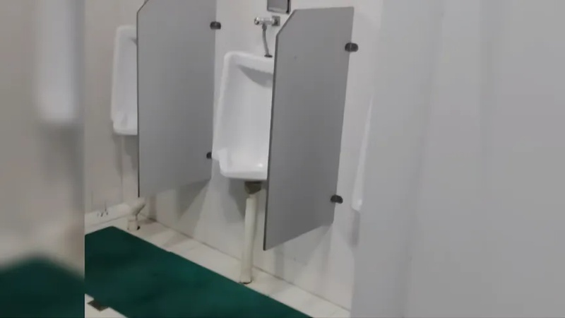 女厕不够用,男厕被征用