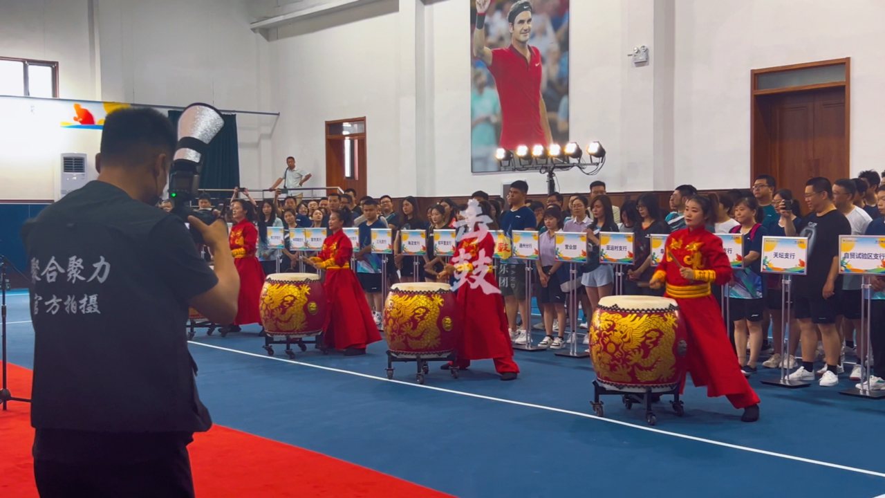 北京运动会开幕式:女子中国鼓打鼓表演震撼全场