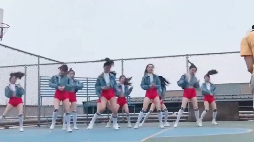 真正的啦啦队,当看到她们编排的舞蹈,网友都恋爱了!