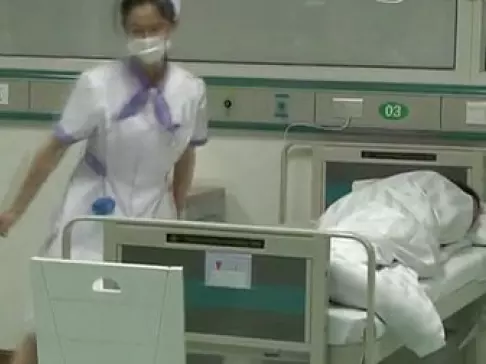 小白衣——胡艳操作之卧有病人床更换床单法