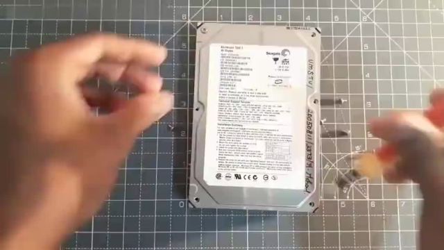 电脑硬盘里居然能拆出来这么多好东西,真是让人叹为观止