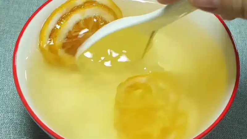 秋冬季,3分钟教你用柠檬加陈皮,做一种老一辈传统的膏饮,好喝