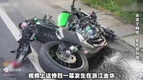 摩托车超速逆行撞上轿车,被连人带车撞飞40米,交警却判汽车次责