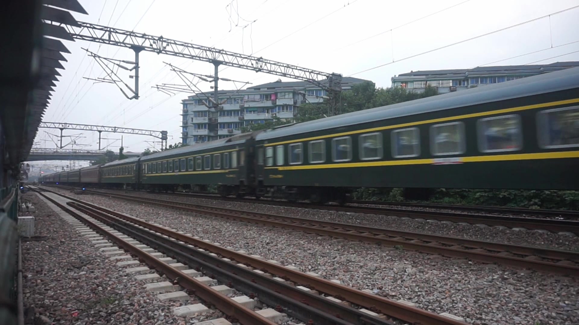 【随手瞎拍的火车】京温大破车K102,破得不能再破了