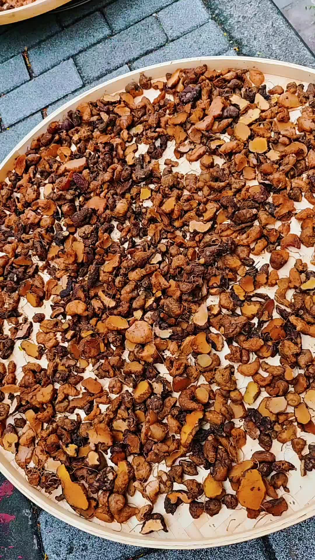 野生黄精九蒸九晒第三次ߎ� 野生黄精的功效 : 1.传统滋补:补虚填精,...