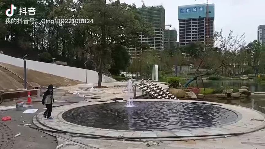 #互动水景 #互动喷泉#踩地砖可以喷的喷泉