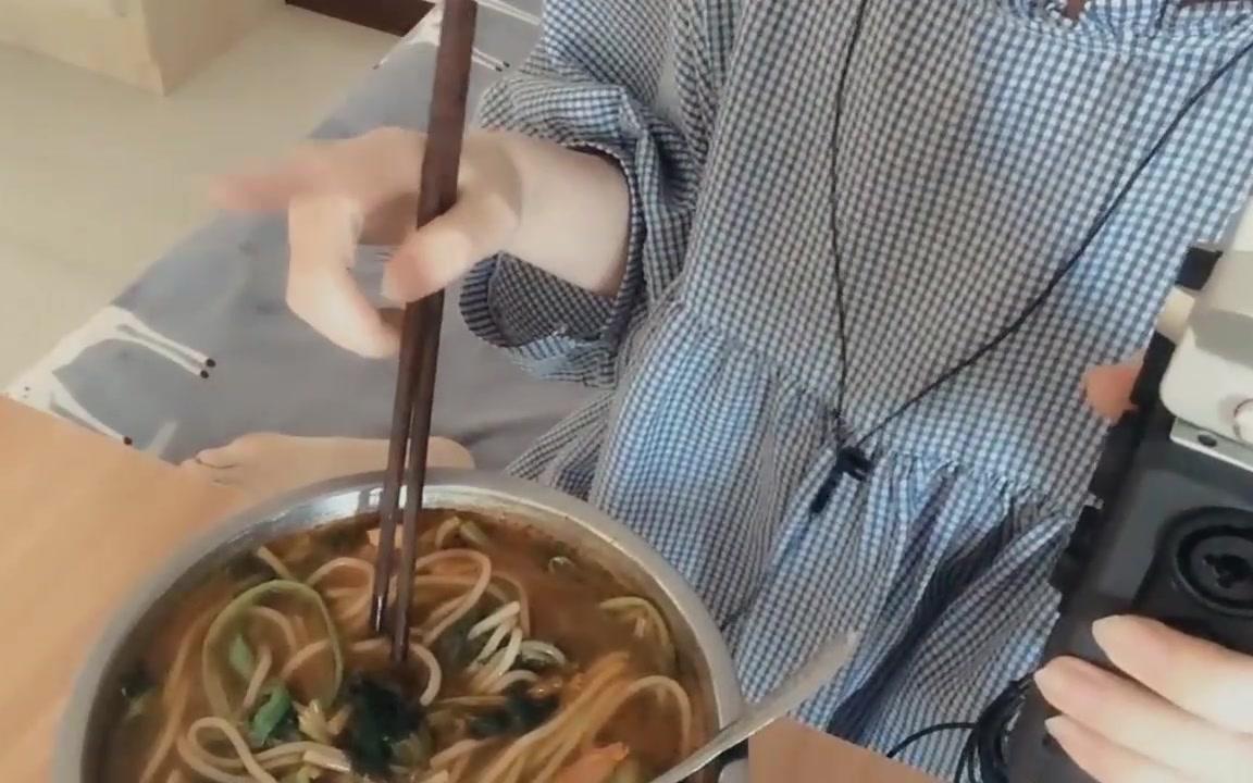 【喵ASMR】不刺激的吃米线,咀嚼音,奶猫叫声