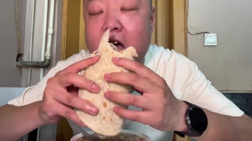 三分之一的饼二十的肉怼上一口那叫一个香哟