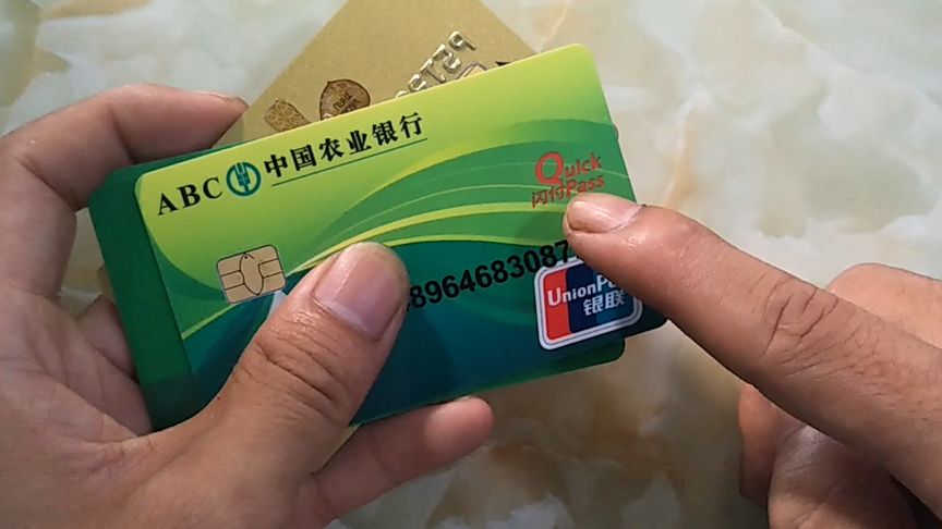 看看你的银行卡有这样的字样不?赶紧保存好,不然钱没了都不知道