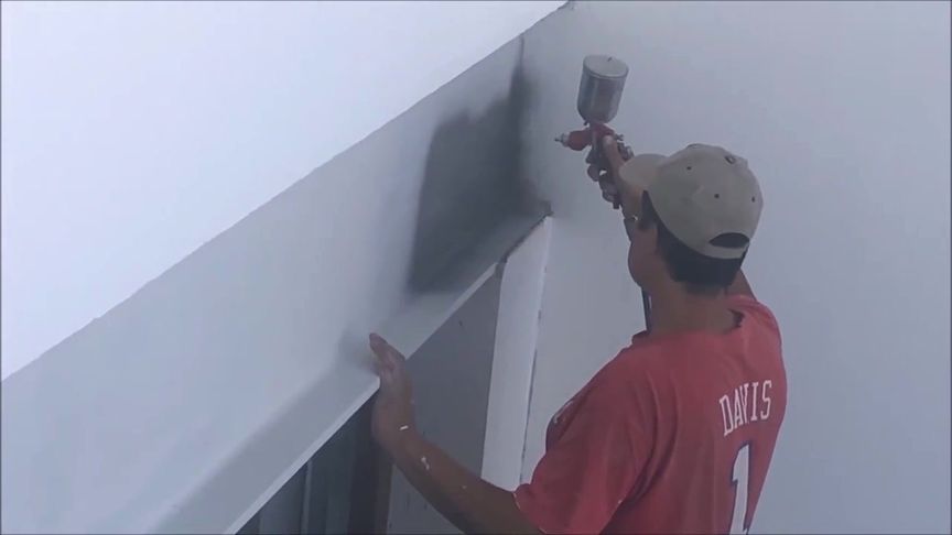 墙面施工使用油漆喷枪喷漆,效果事半功倍,省时又省力