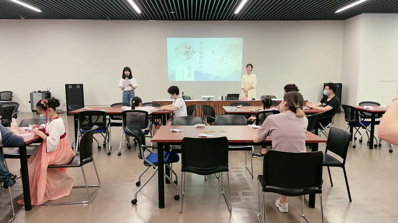“传统服饰配件——香囊”讲座