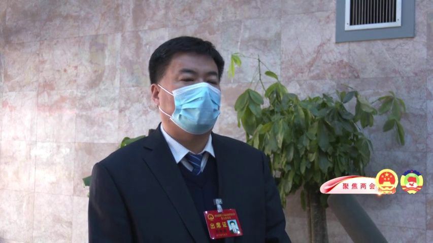 参加县十八届人民代表大会第五次会议的人大代表陆续报到