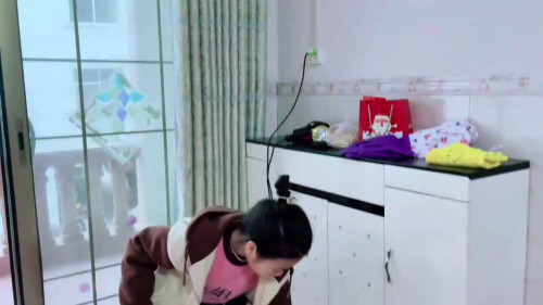 丽姐和嘉欣到二嫂家玩,阿表送好货给嘉欣爸爸,趁着假期多聚聚