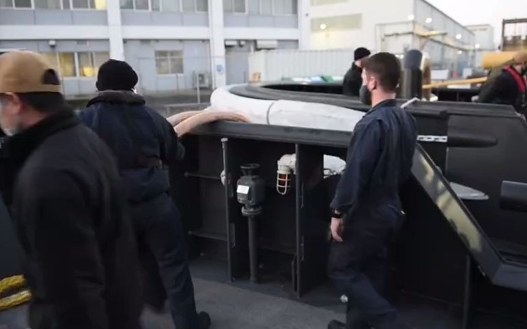 【美军】“拉斐尔 佩拉尔塔”号导弹驱逐舰抵达横须贺海军基地