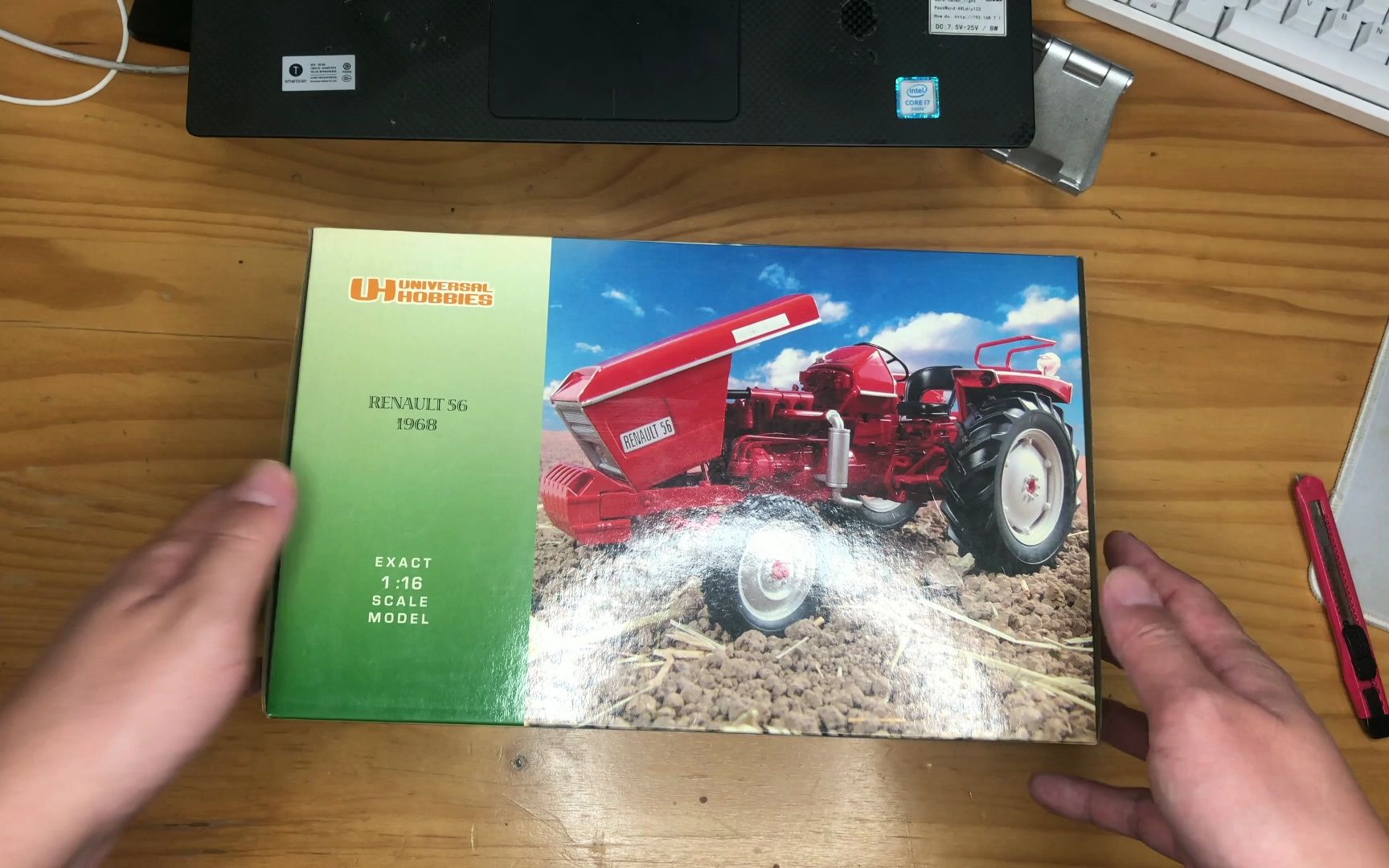 UH绝版雷诺56拖拉机1968版模型1/16