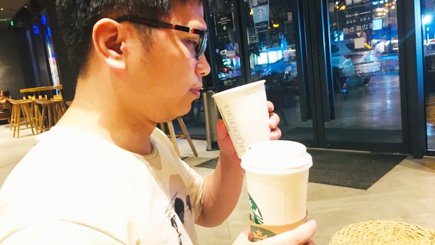 都说星巴克咖啡贵,看看小伙如何用信用卡积分兑换,免费喝